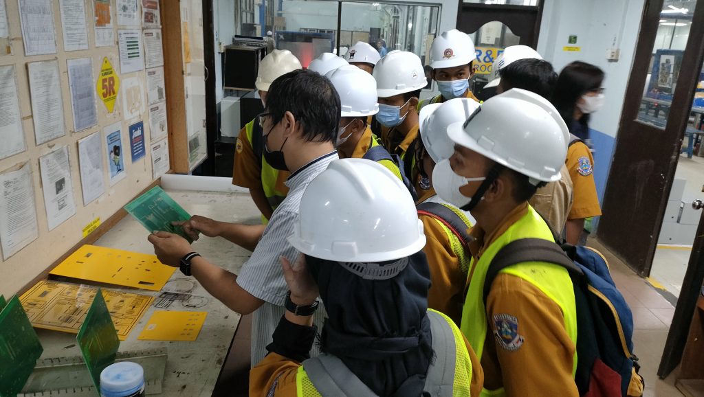 Kunjungan/Tour Industri PT Labtech Penta International Jurusan ...